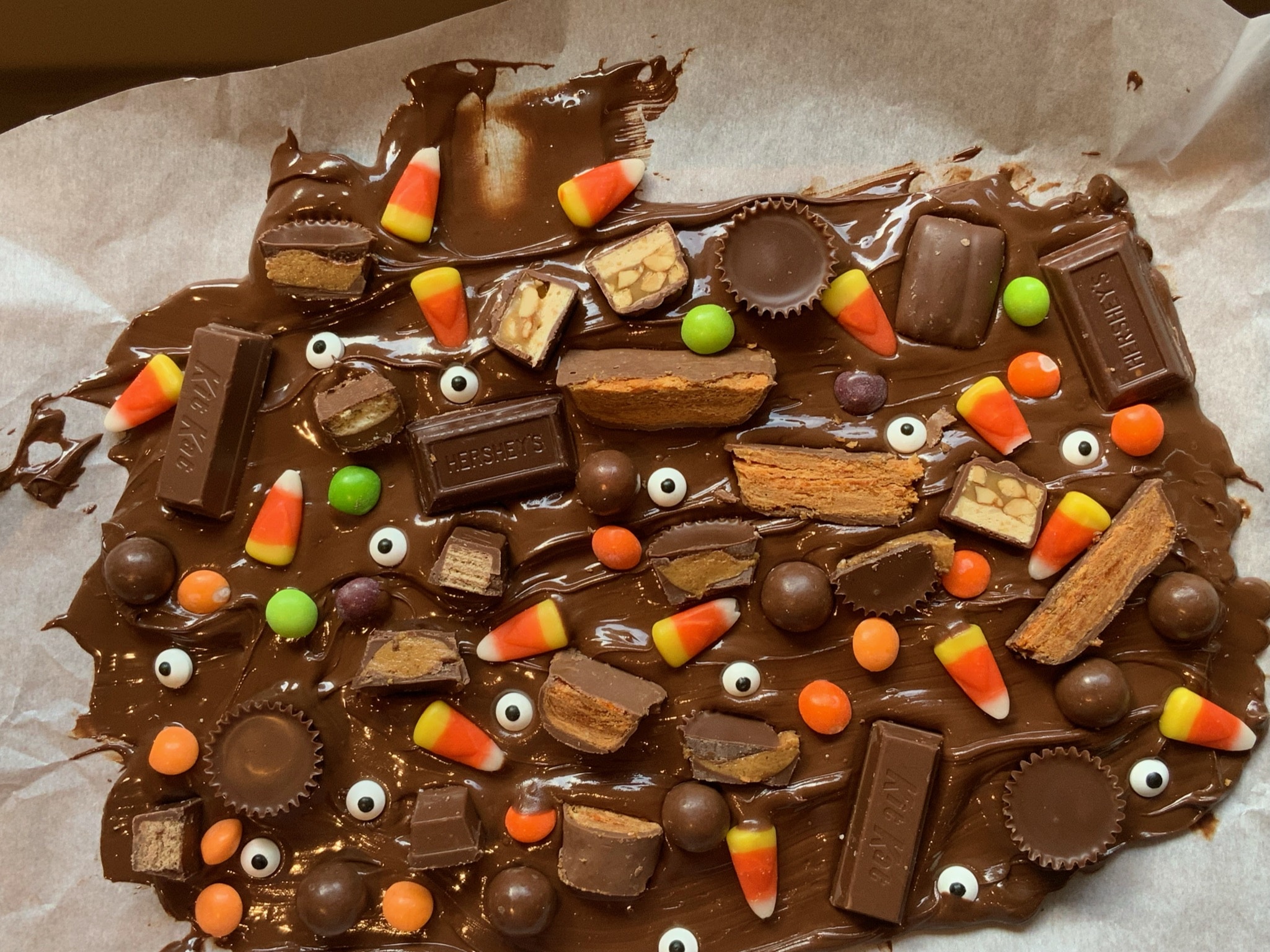 Leftover Candy Bark {Slow Cooker} - The Lazy Slow Cooker