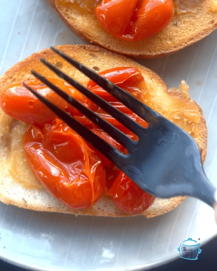Slow Cooker Roasted Tomatoes and Garlic - The Lazy Slow Cooker